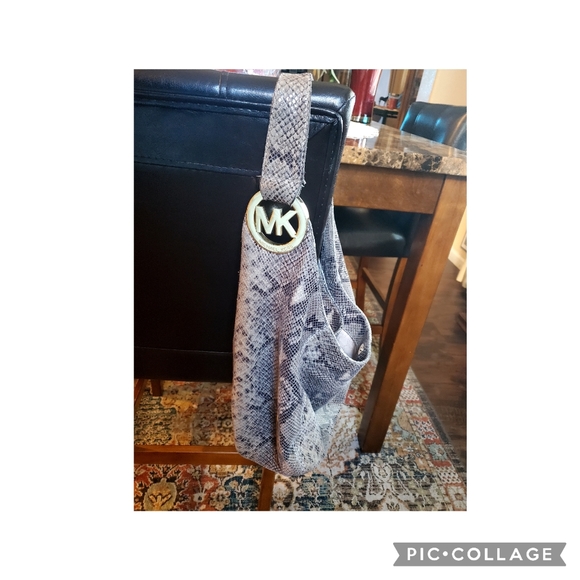 MICHAEL Michael Kors | Bags | Vintage Michael Kors Snake Design Purse ...